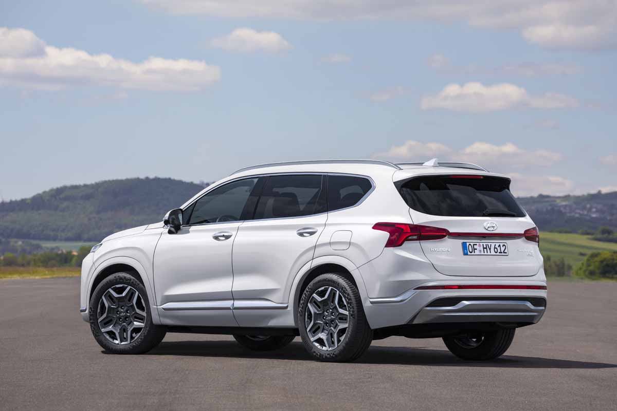 NEW-LOOK HYUNDAI SANTA FE REVEALED - JUST 4X4S
